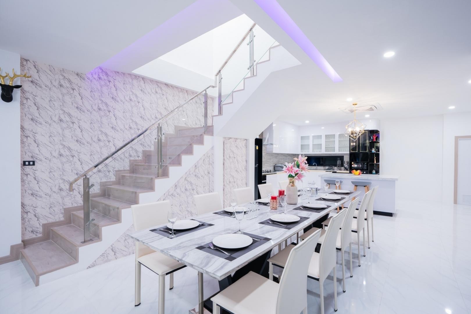 DV-1679 พูลวิลล่าพัทยา 8 ห้องนอน 10 ห้องน้ำ - By.De Ville