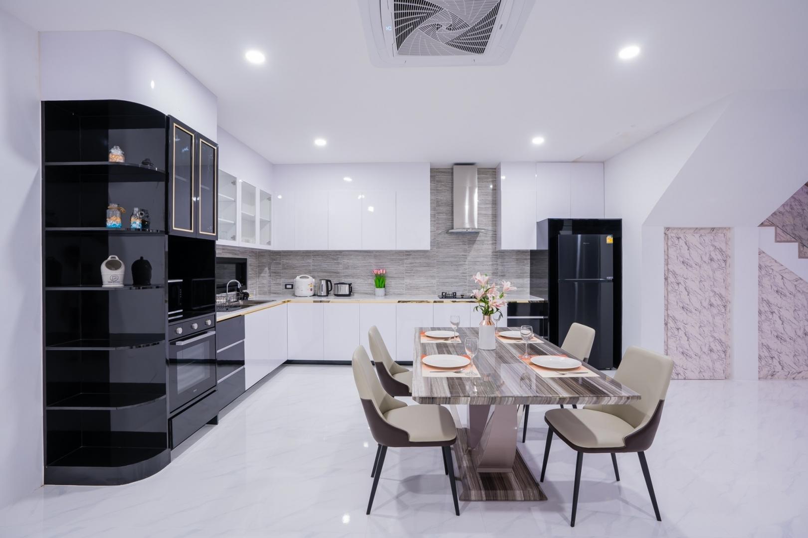 DV-1679 พูลวิลล่าพัทยา 8 ห้องนอน 10 ห้องน้ำ - By.De Ville