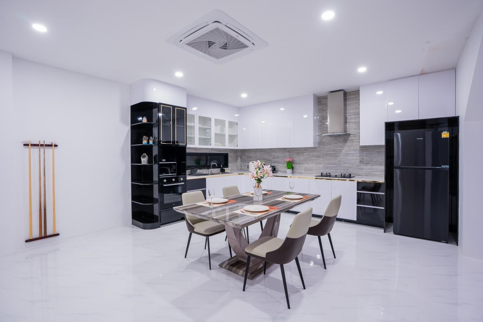 DV-1679 พูลวิลล่าพัทยา 8 ห้องนอน 10 ห้องน้ำ - By.De Ville